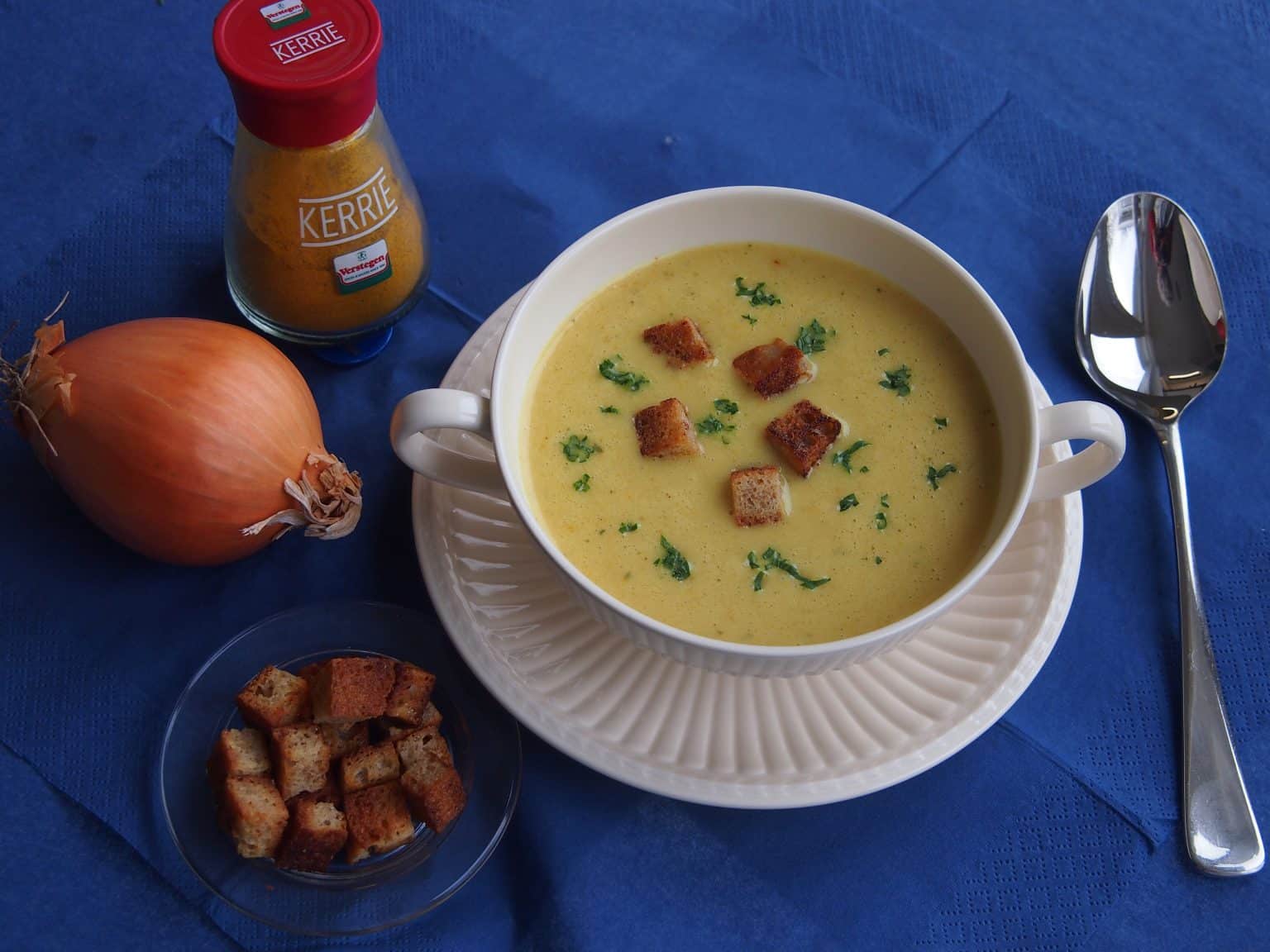 Kerriesoep met croutons - Matthews Friends NL VL